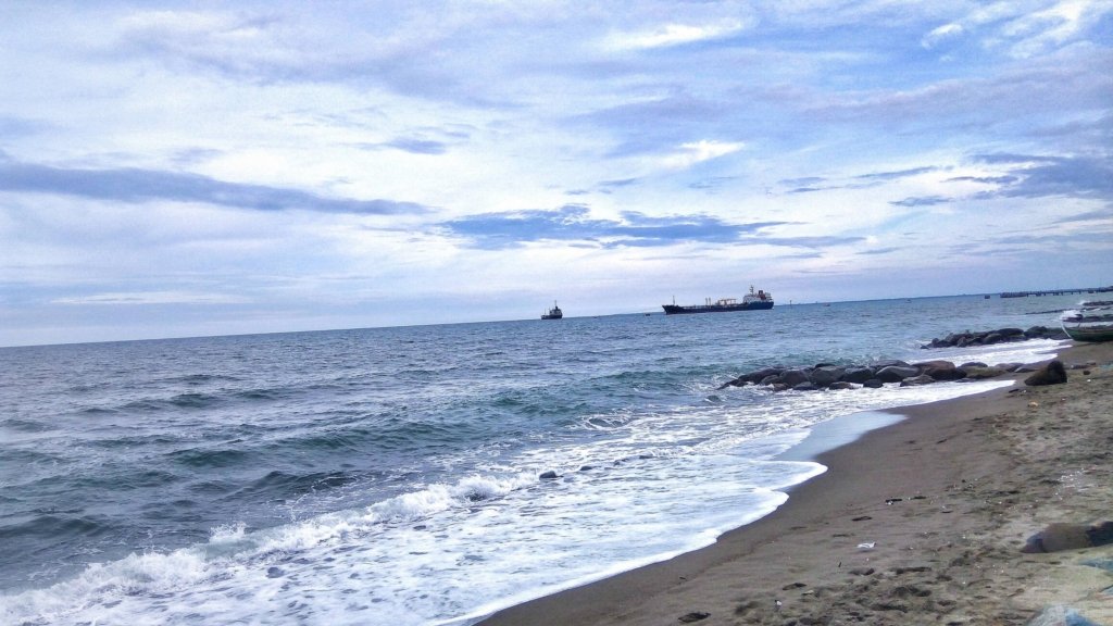 Panduan Wisata Pantai Ujong Blang: Lokasi,